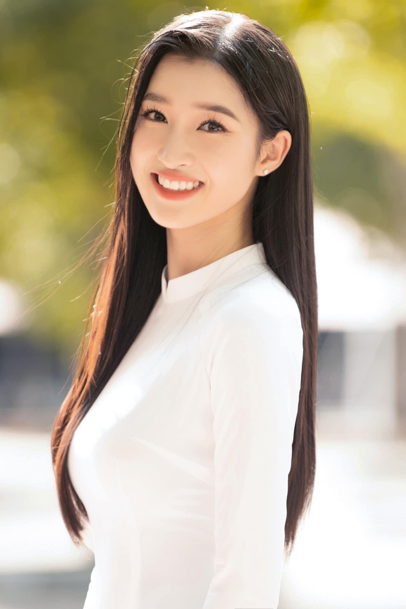 V Thanh Thu n T a S ng Mai C a H u Ph ng Nhi